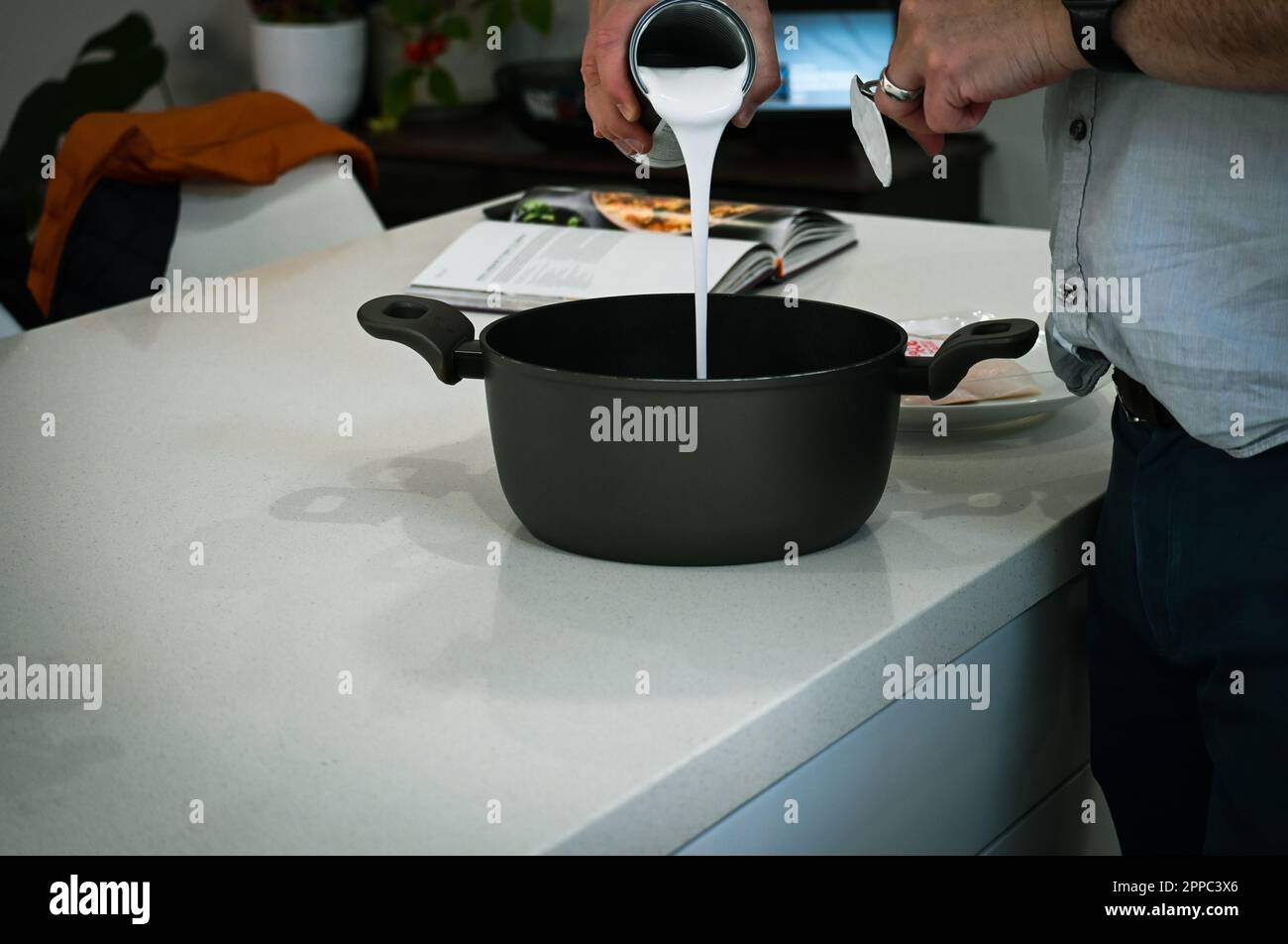 Food processor curry hi-res stock photography and images - Alamy