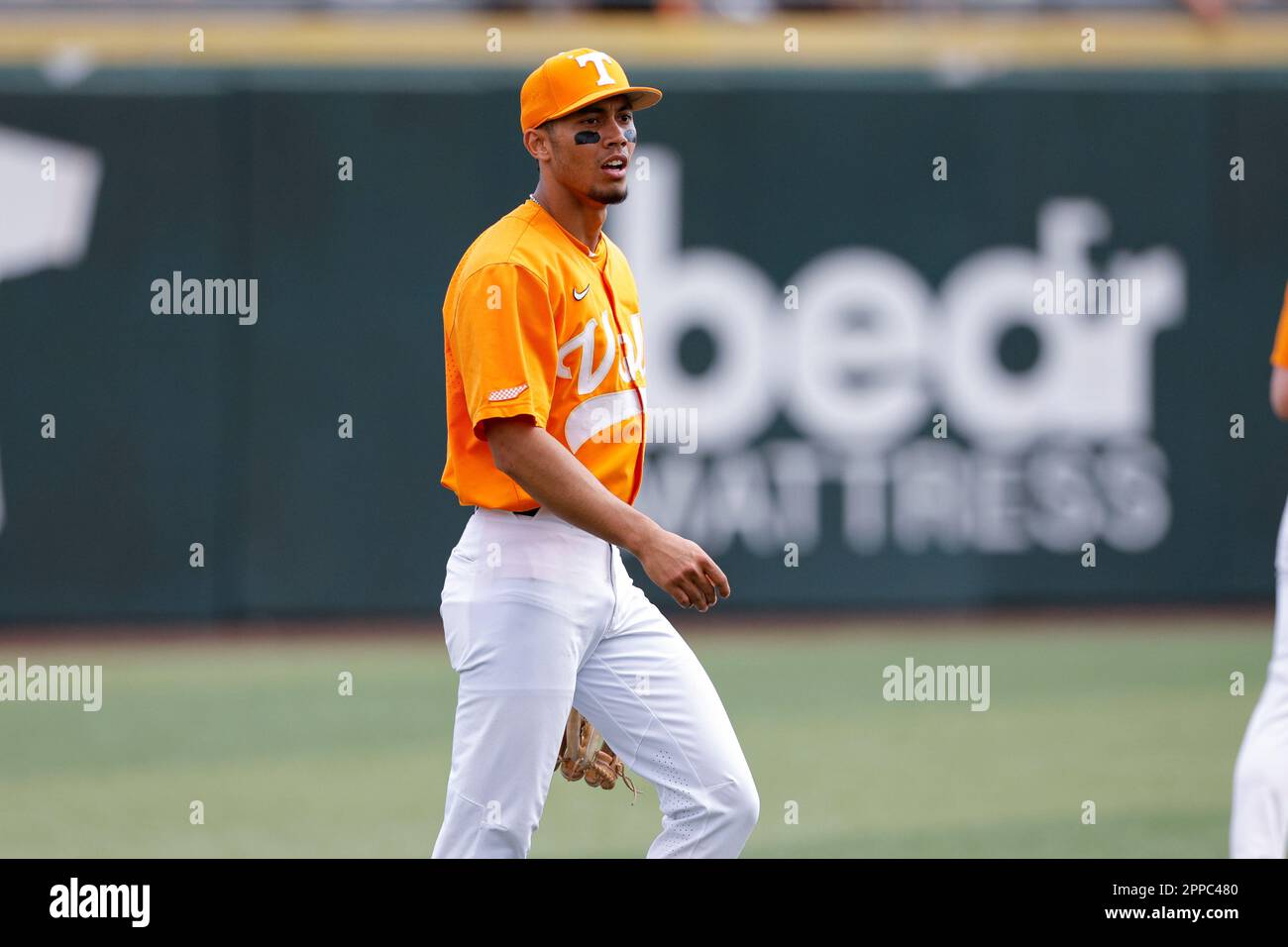 Tennessee Volunteers shortstop Maui Ahuna (2) on defense against the ...