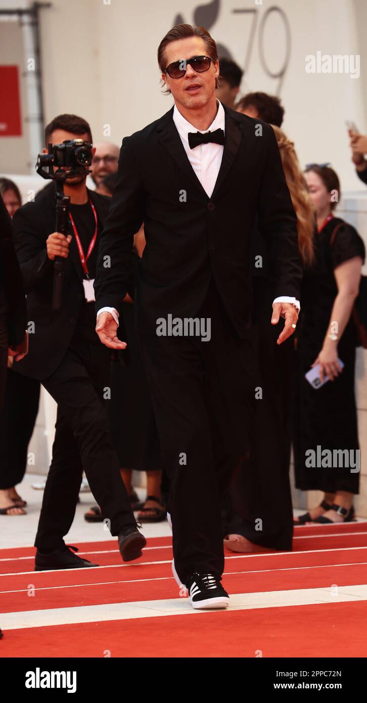 Brad pitt venezia 2022 hi-res stock photography and images - Alamy