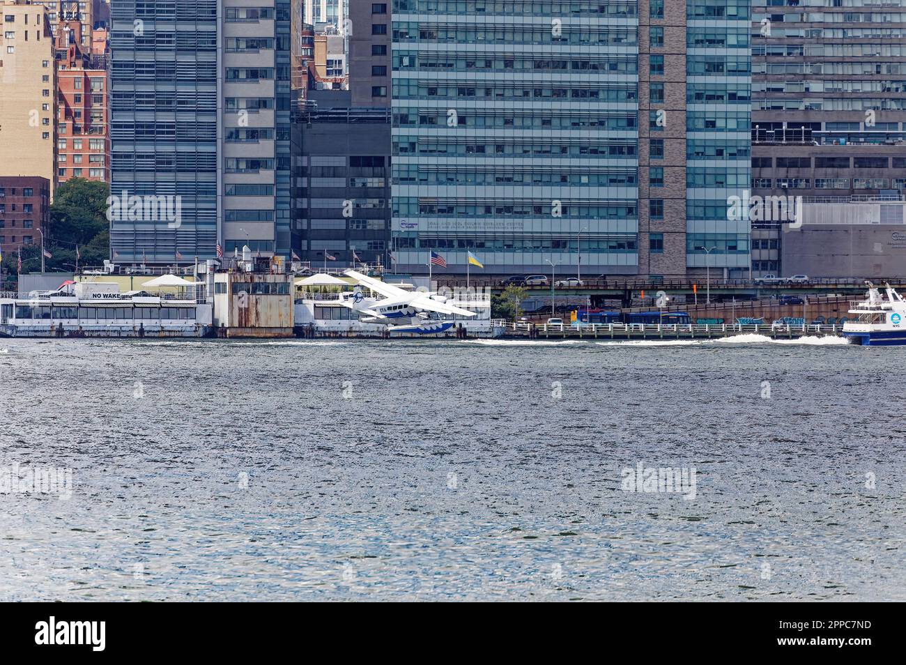 Tropic Oceans Airways Cessna 208B takes off from New York Skyports ... Tropic Oceans Airways Cessna 208B takes off from New York Skyports ...