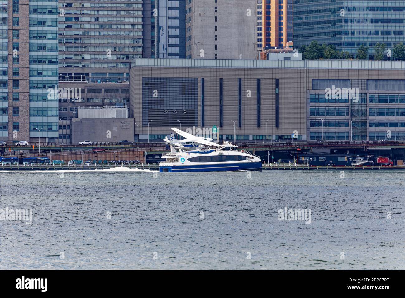 Tropic Oceans Airways Cessna 208B takes off from New York Skyports ... Tropic Oceans Airways Cessna 208B takes off from New York Skyports ...