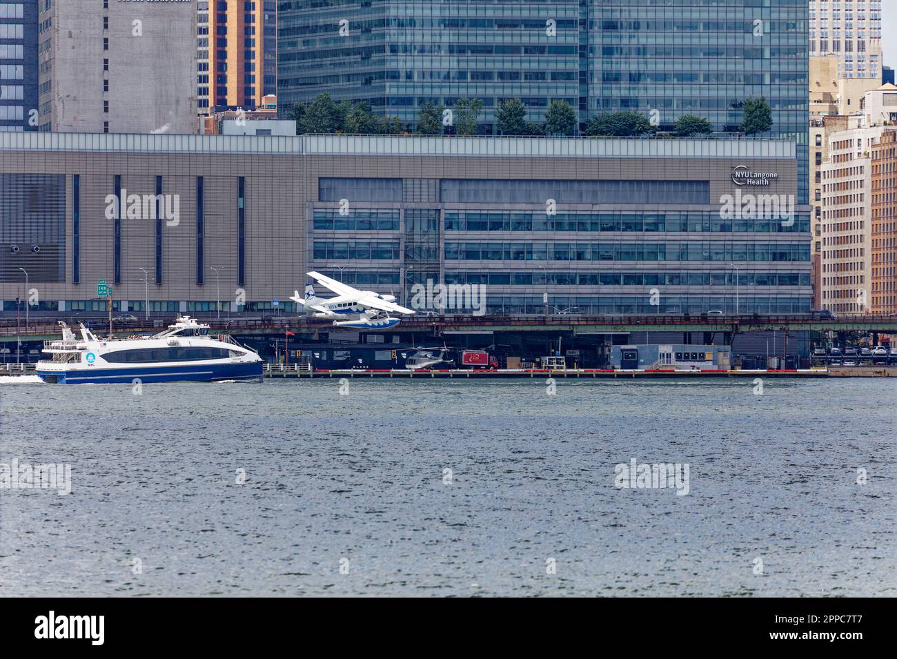 Tropic Oceans Airways Cessna 208B takes off from New York Skyports ... Tropic Oceans Airways Cessna 208B takes off from New York Skyports ...