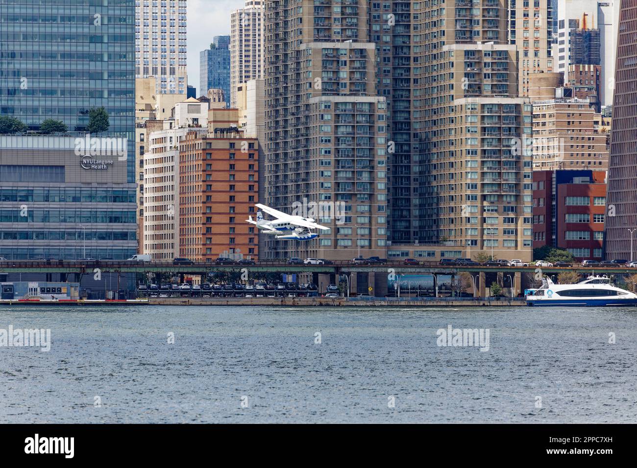 New york skyports seaplane base hi-res stock photography and images - Alamy