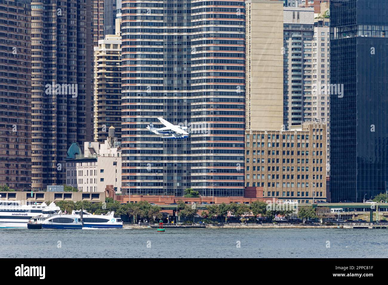 New york skyports seaplane base hi-res stock photography and images - Alamy