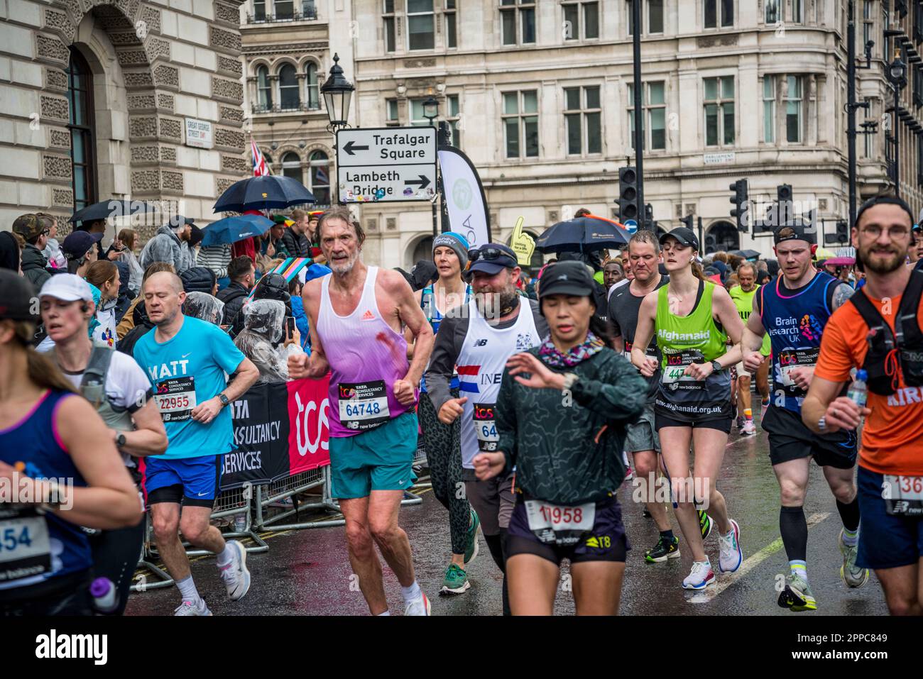2023 marathon crowd london hi-res stock photography and images - Alamy