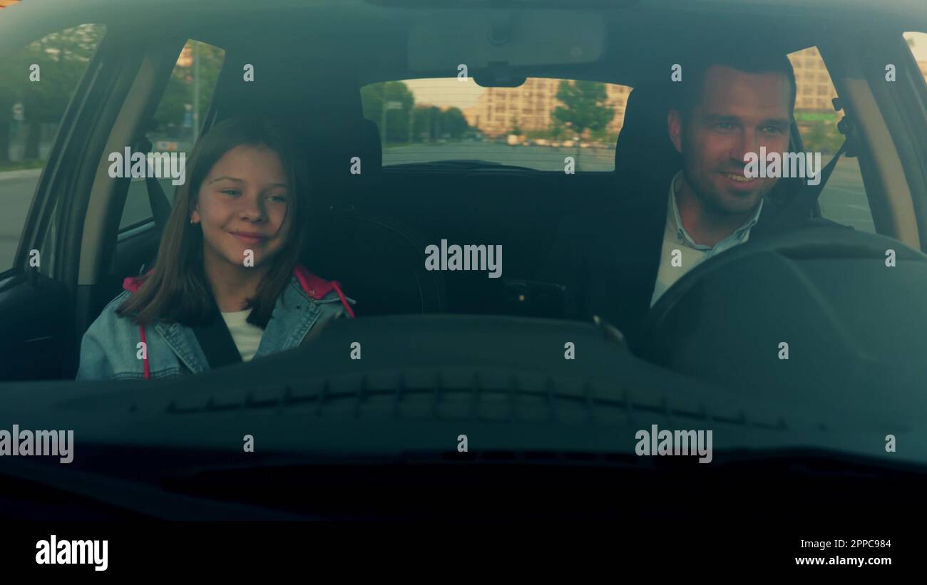 Teen driver and parent hi-res stock photography and images - Alamy
