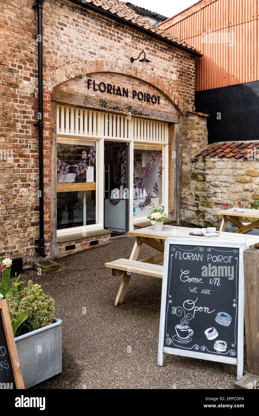 French retail history hi-res stock photography and images - Alamy