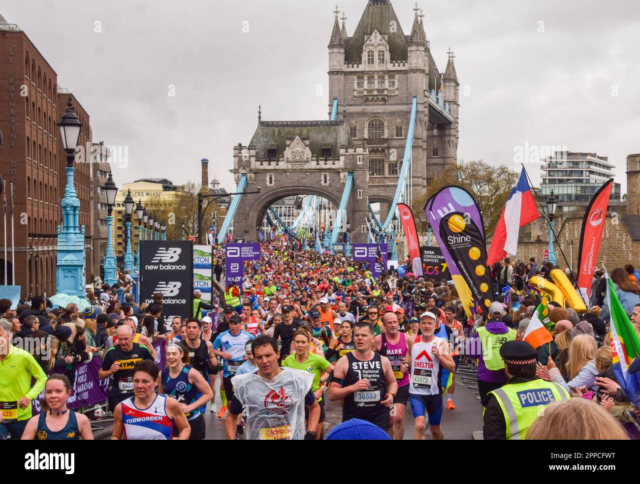 London, UK. 23rd April 2023. Thousands of runners pass across Tower ...
