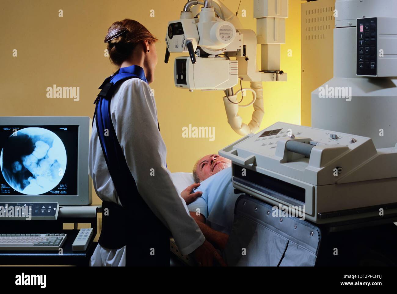 Senior xray machine hi-res stock photography and images - Alamy