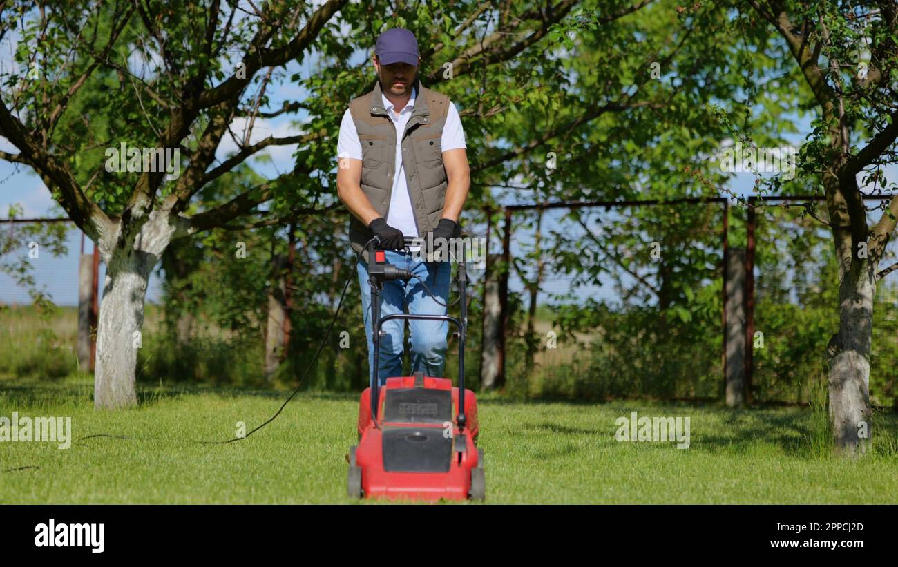 Man mows lawn mower outside hi-res stock photography and images - Alamy