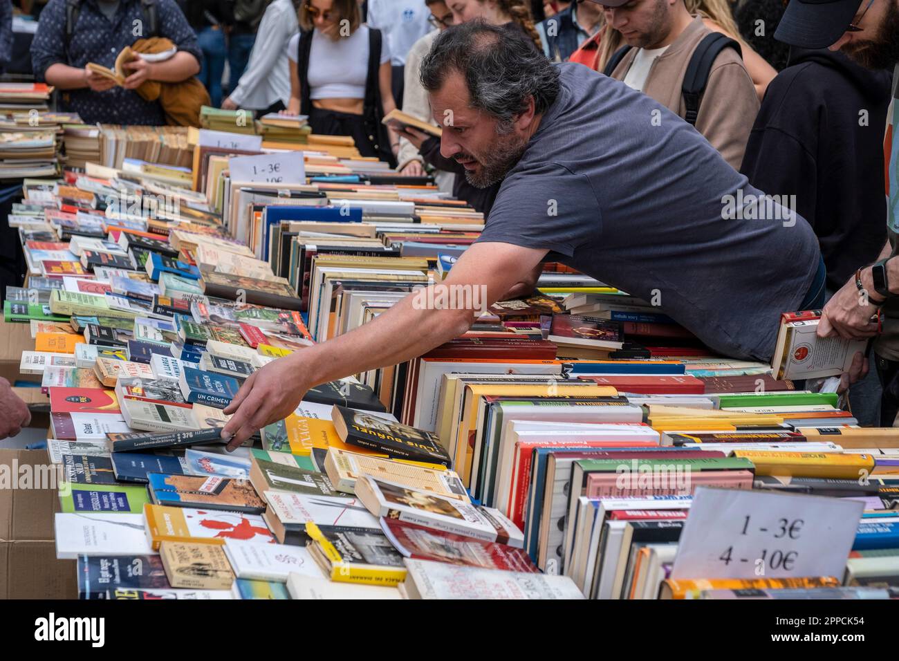 Barcelona, Spain. 23rd Apr, 2023. A bookseller is seen arranging the ...