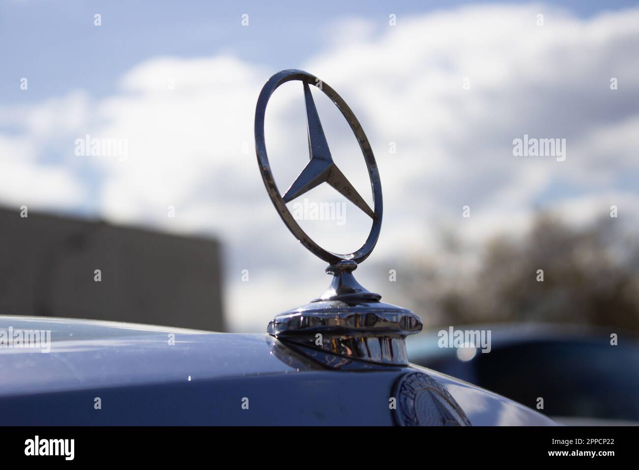 Moskvich logo hi-res stock photography and images - Alamy