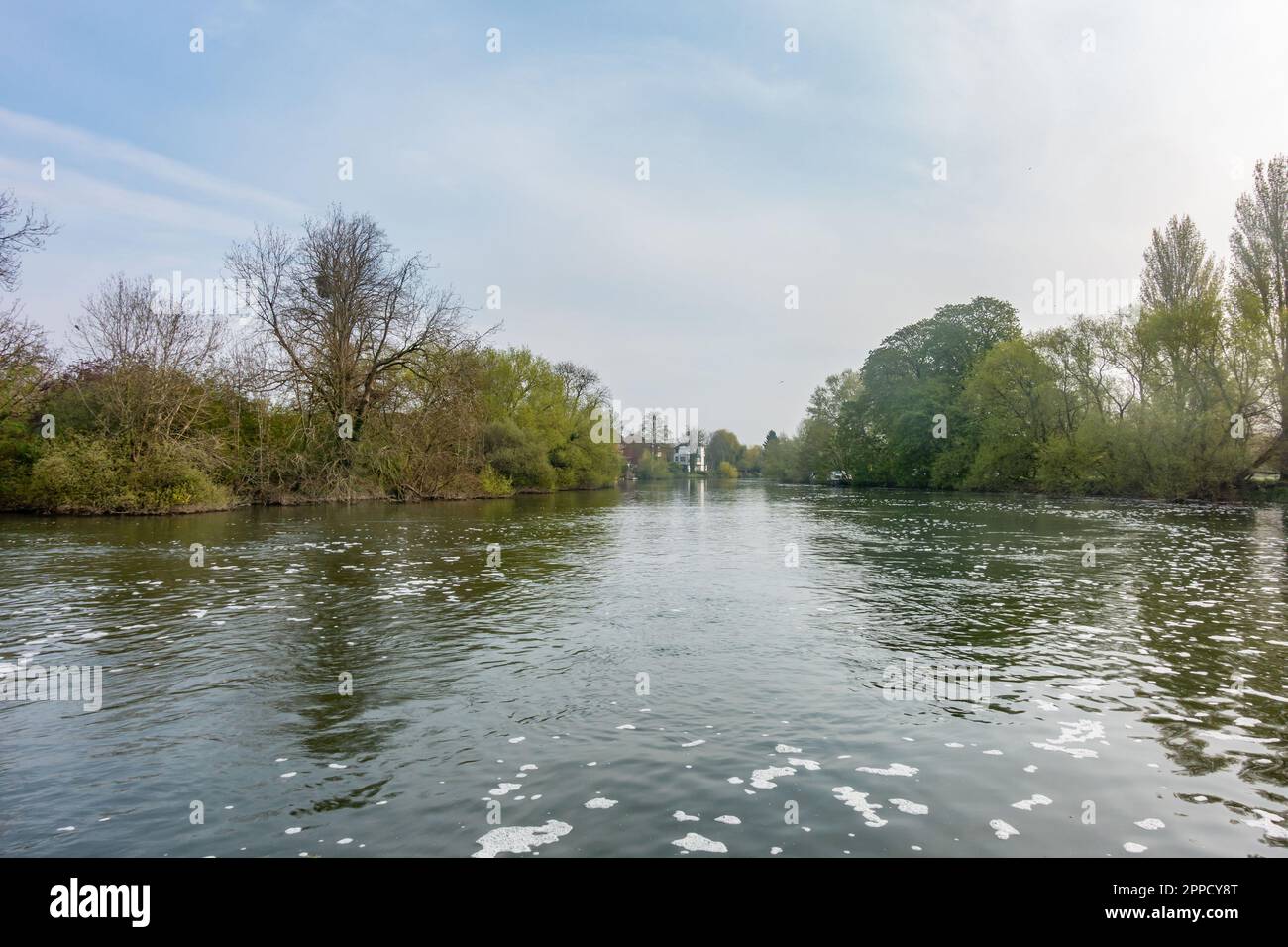 A view down The River Thames at Kings Meadow in Reading, UK Stock Photo ...