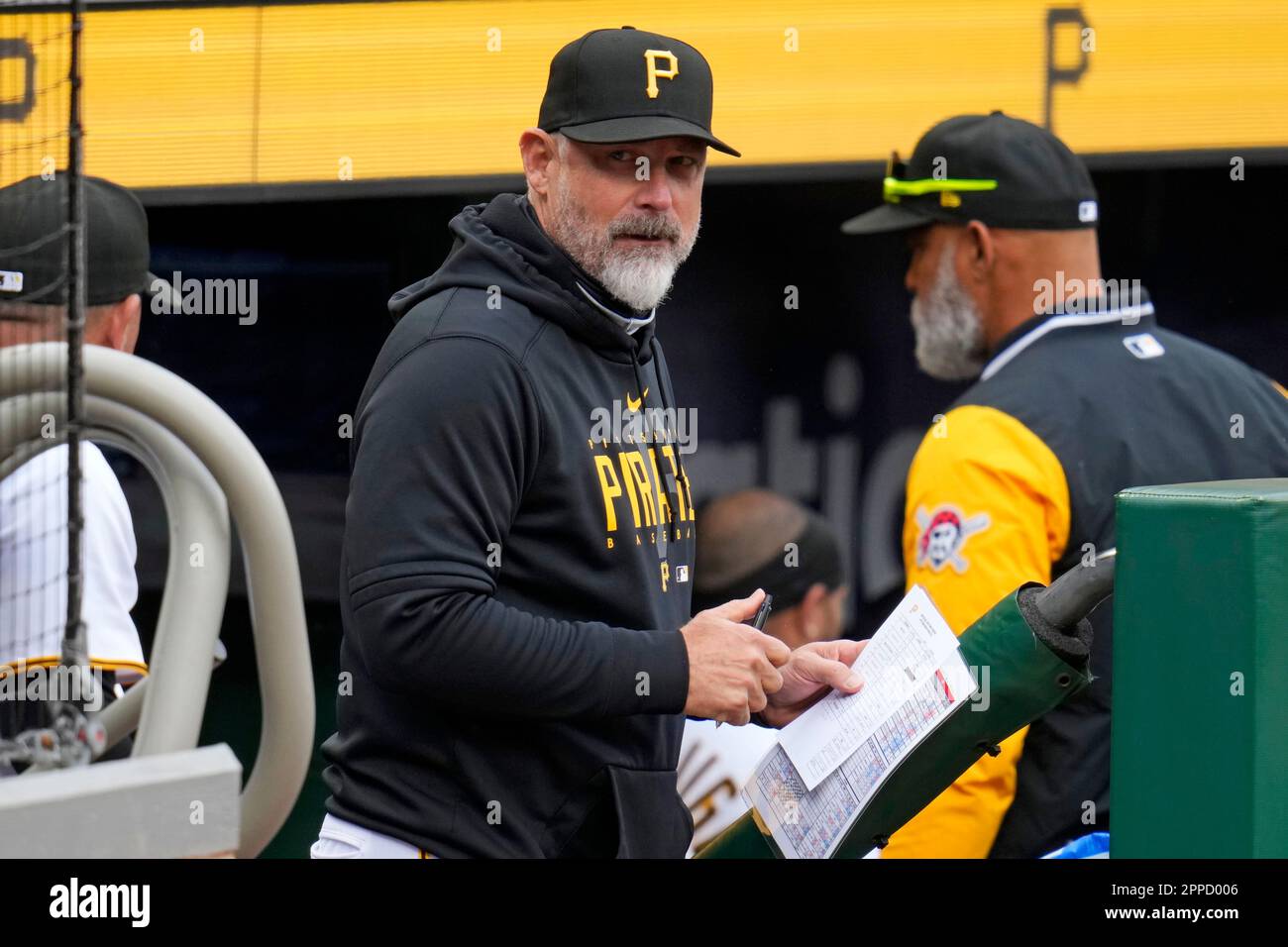 Pittsburgh Pirates manager Derek Shelton, center, stands on the dugout ...
