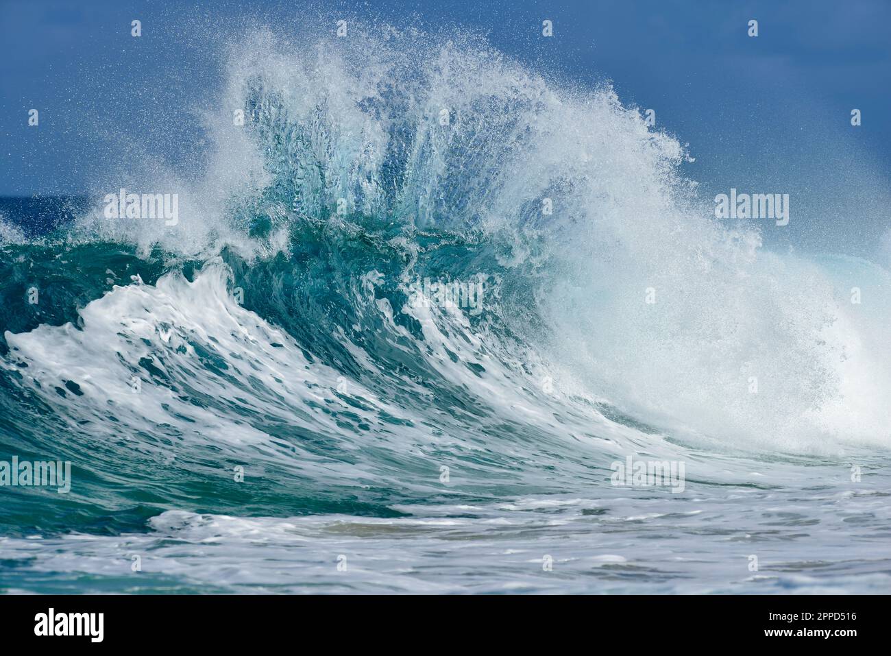 Wave ocean breaking hi-res stock photography and images - Alamy