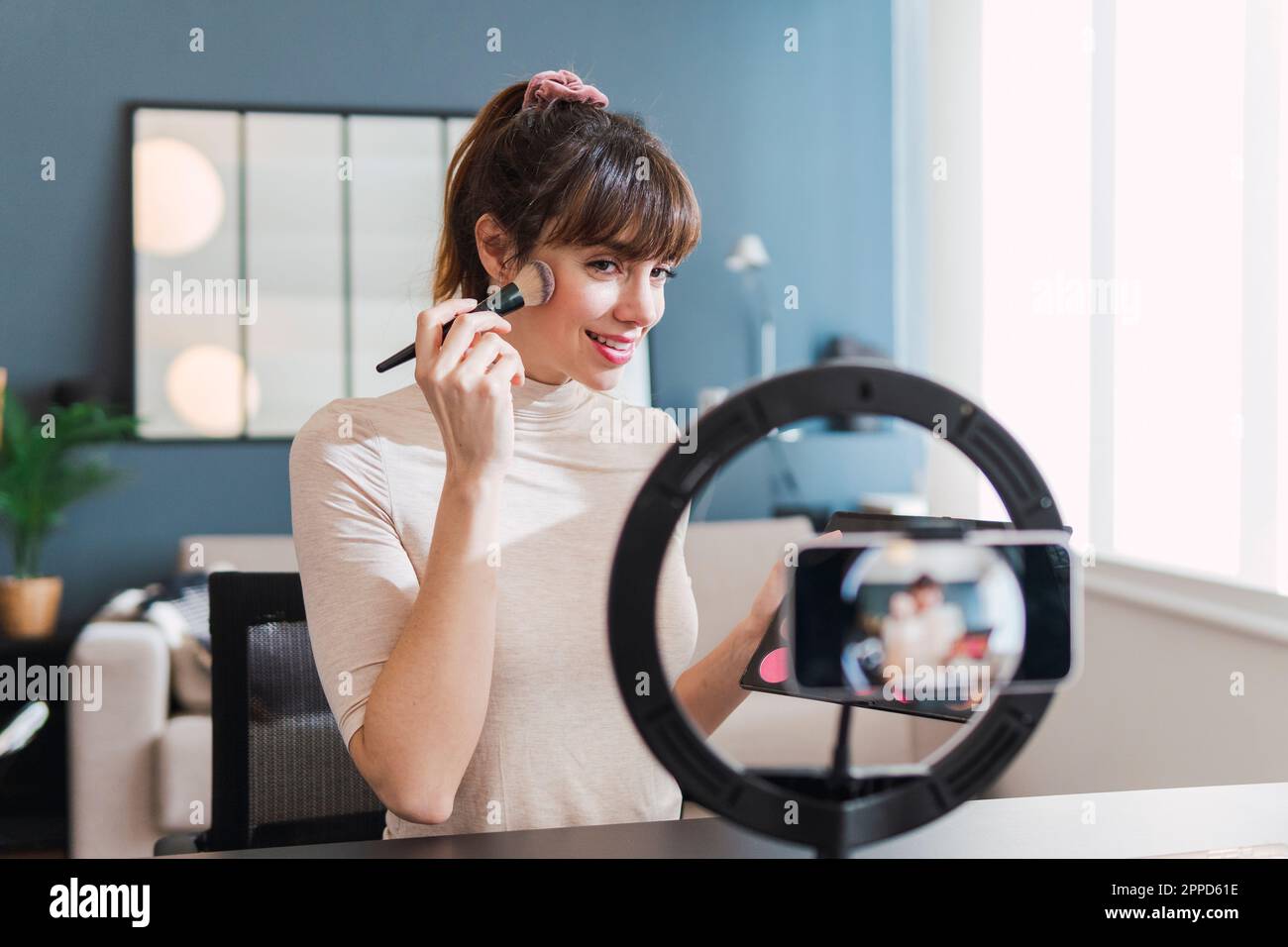 Vlogger vlog hi-res stock photography and images - Alamy