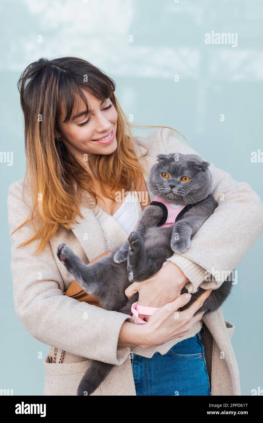 Woman with her cat hi-res stock photography and images - Alamy