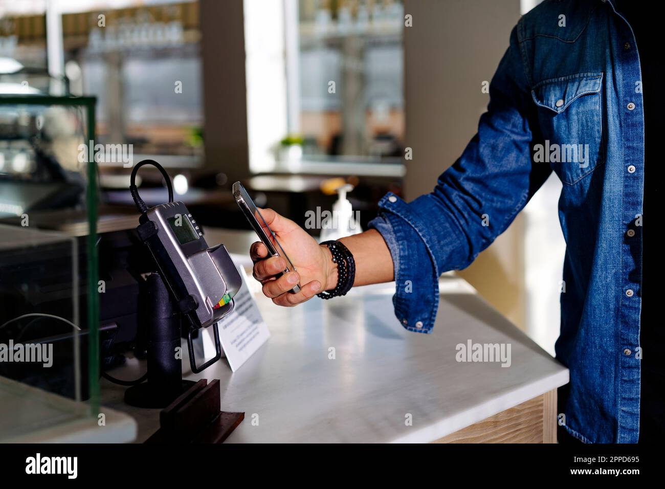 Customer making payment using hi-res stock photography and images - Alamy