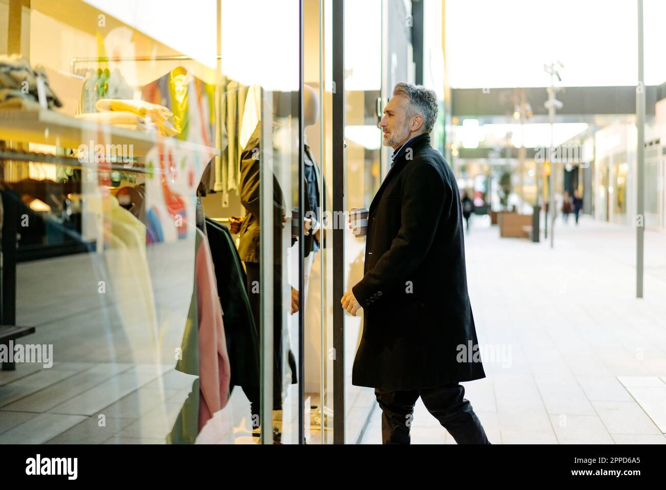 Clothing store view entrance hi-res stock photography and images - Alamy