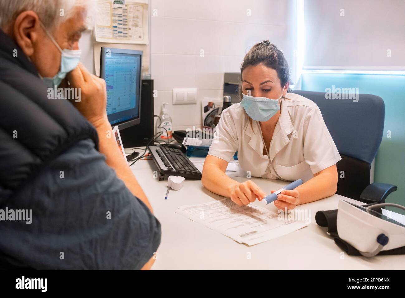 Explaining guidance hi-res stock photography and images - Alamy