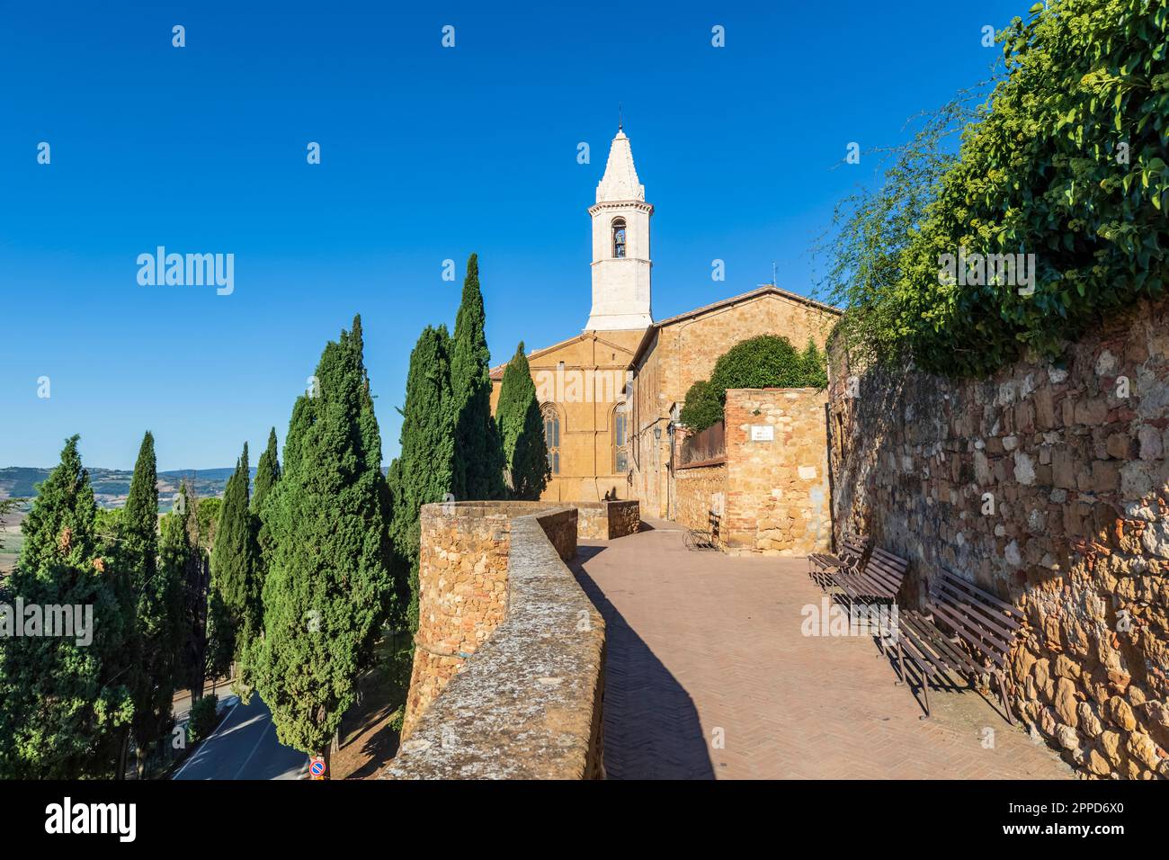 Italy, Tuscany, Pienza, Exterior of Pienza Cathedral in summer Stock ...