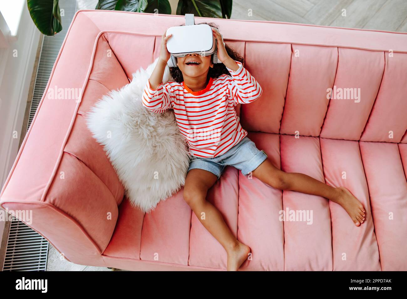 Cute girl wearing augmented hi-res stock photography and images - Alamy