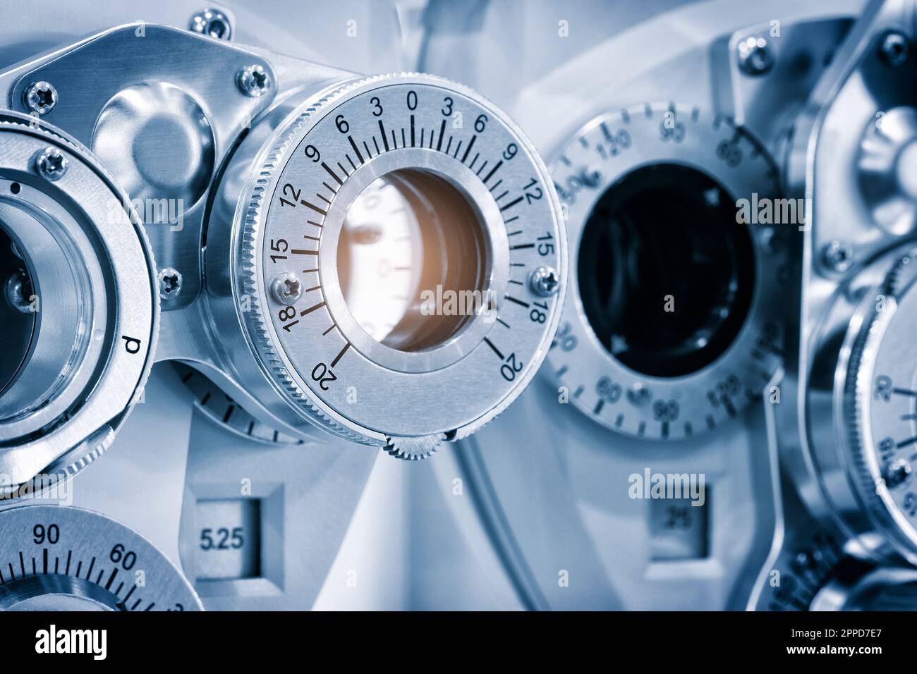Optometrist diopter. optical phoropter Stock Photo - Alamy