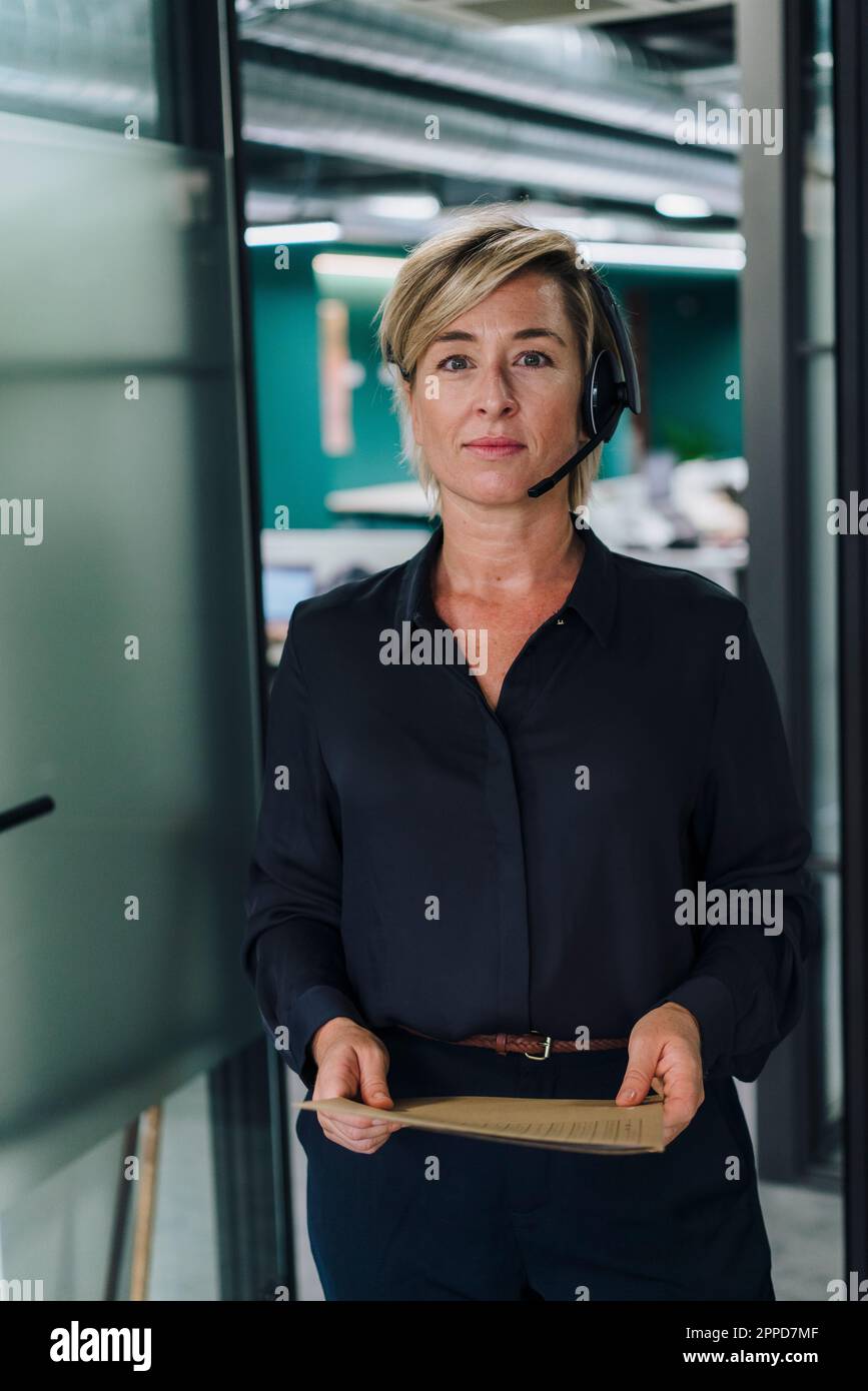 Standing communication microphone smiling hi-res stock photography and images - Alamy