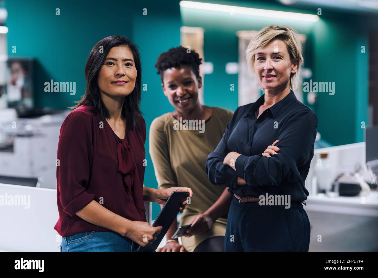 Business multiracial hi-res stock photography and images - Alamy