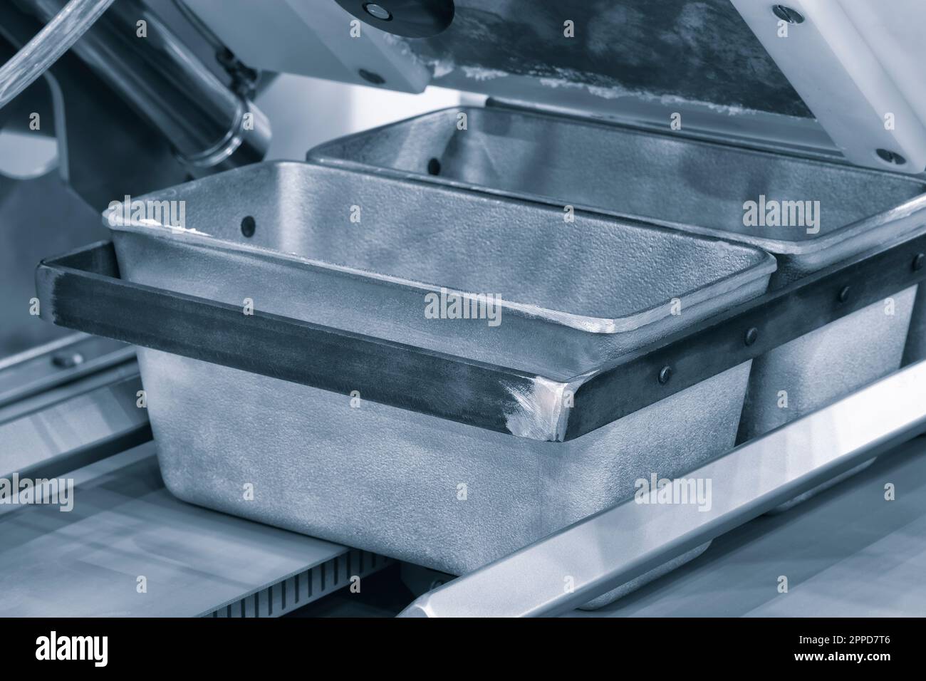 industrial production of bakery products on an assembly line - technology and machinery in the ...