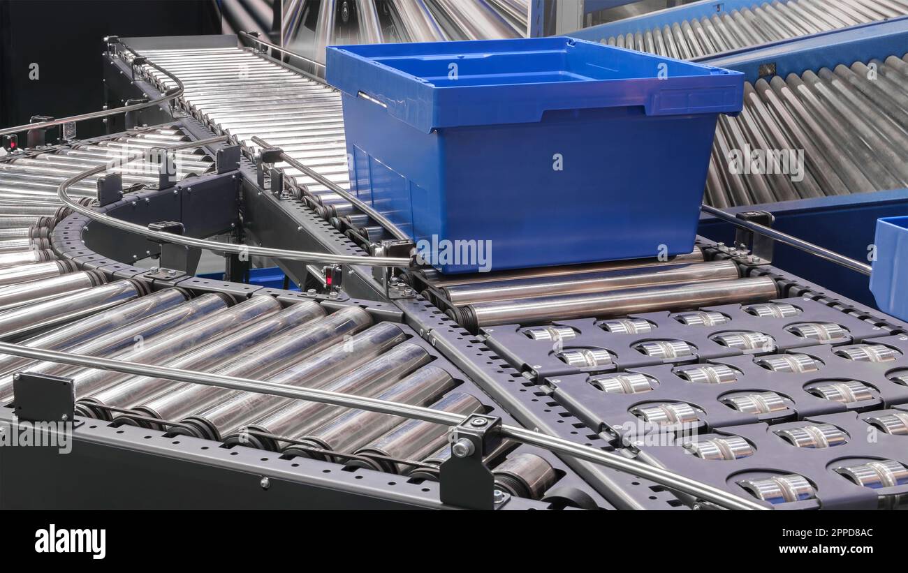 Crossing of the roller conveyor with plastic boxes, Production line ...