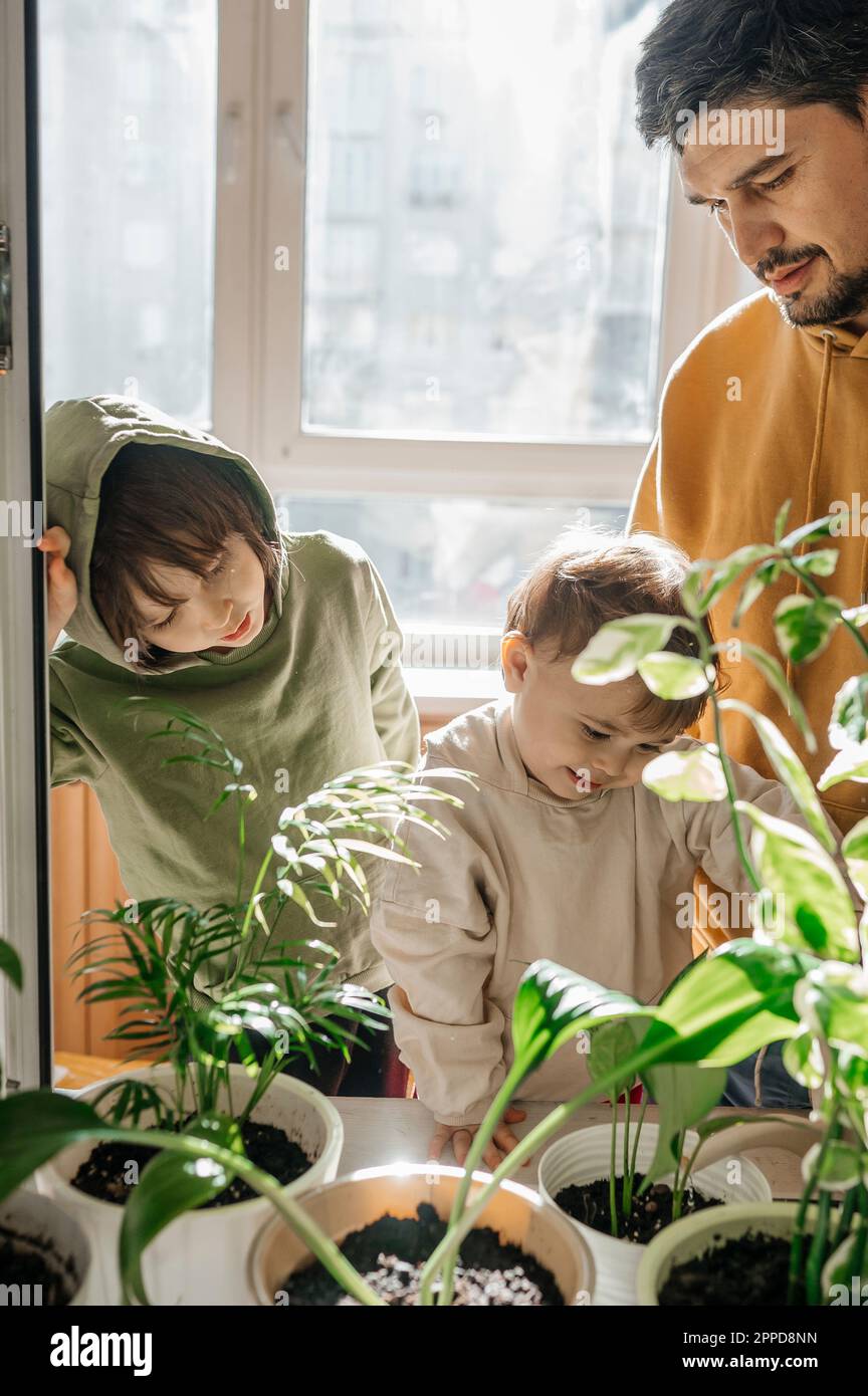 Father sons standing near hi-res stock photography and images - Alamy