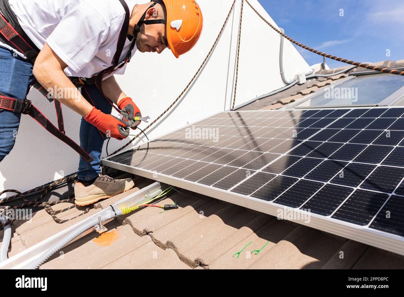 Installing solar maintenance hi-res stock photography and images - Alamy