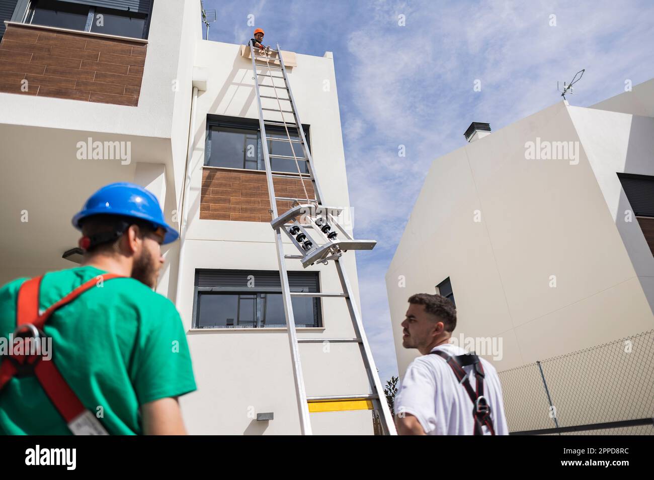 Construction worker pulling rope hi-res stock photography and images ...