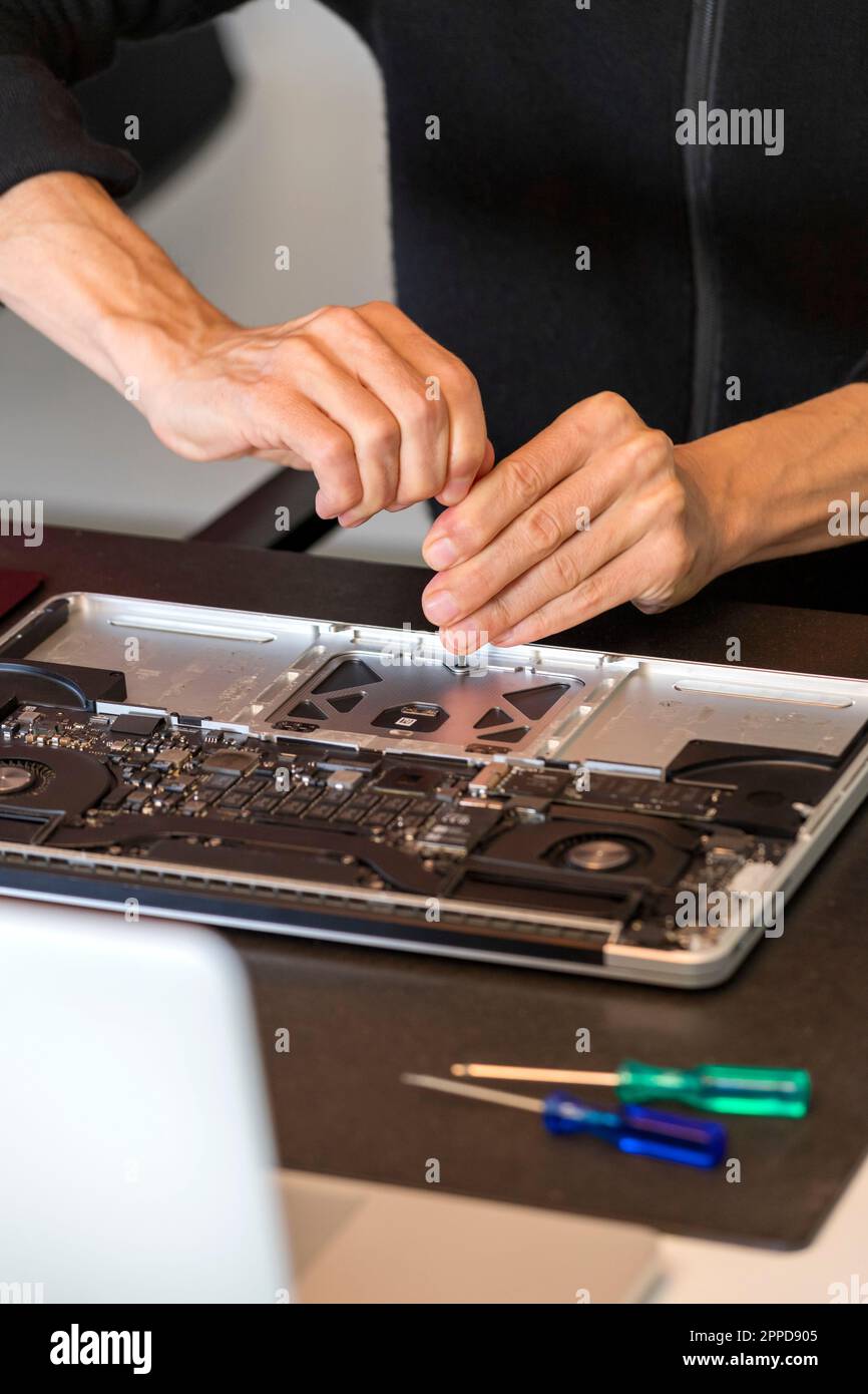 Laptop parts hi-res stock photography and images - Alamy