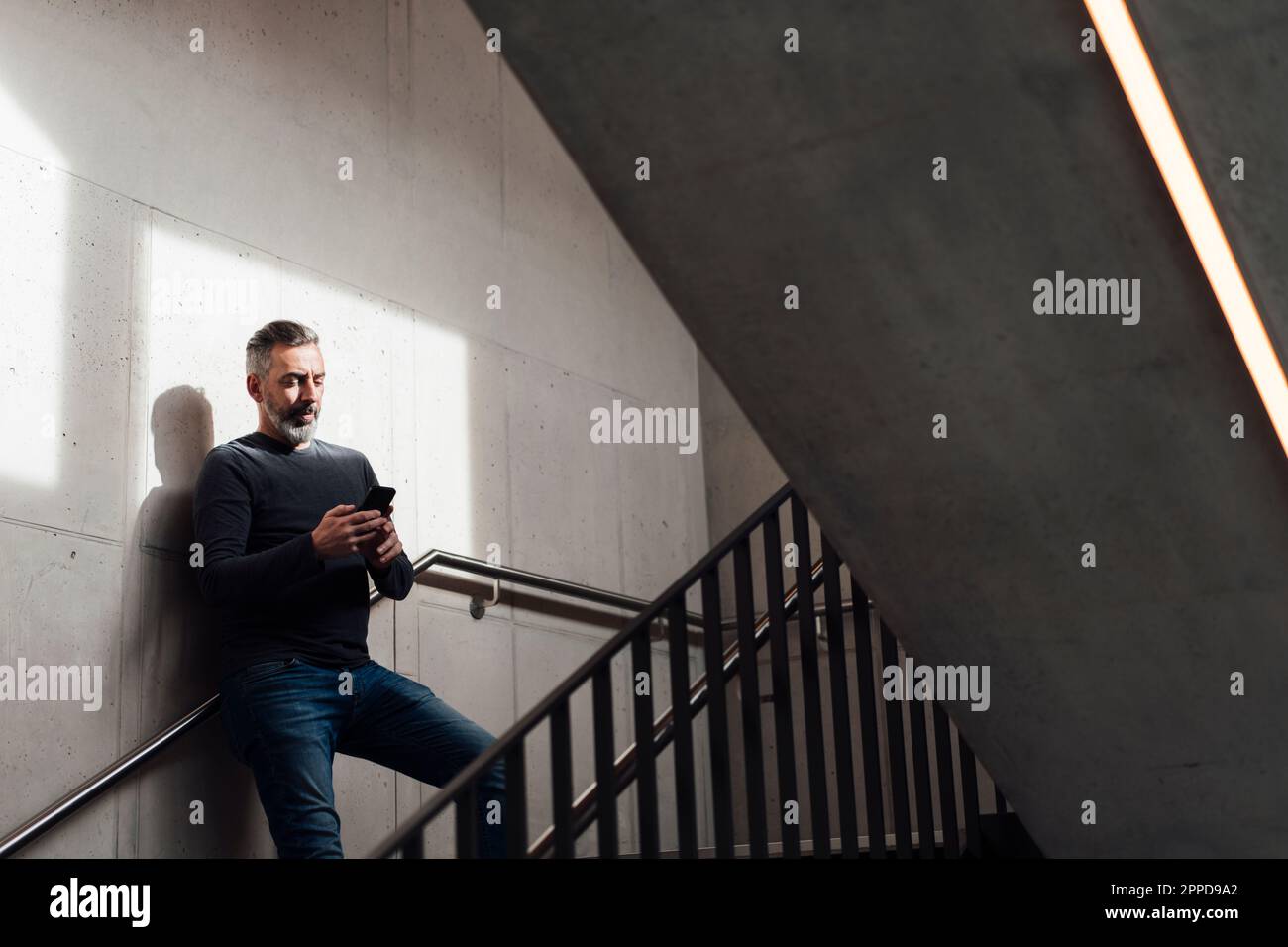 People using a staircase hi-res stock photography and images - Alamy