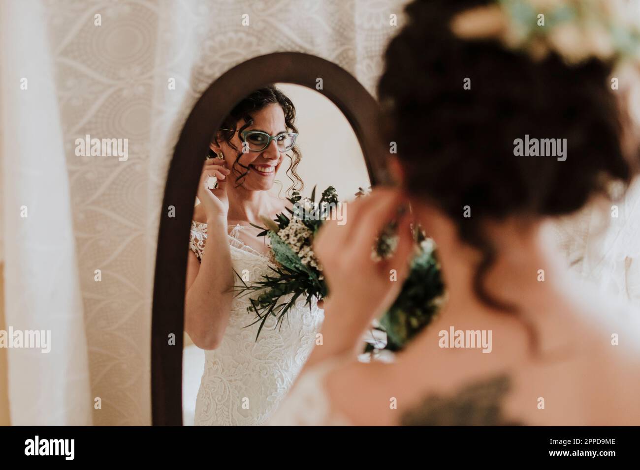 Happy wedding day hi-res stock photography and images - Alamy
