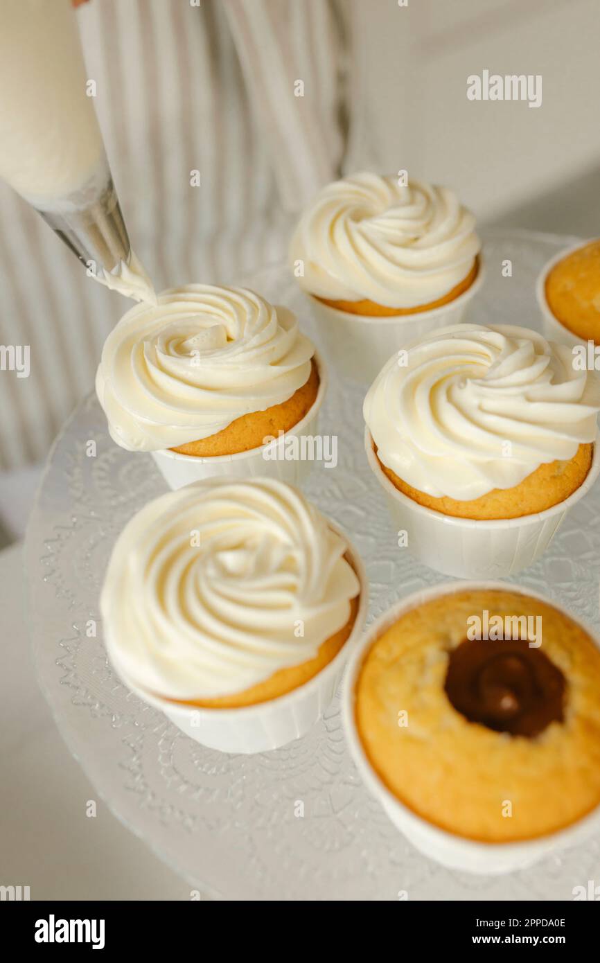 Cream table hi-res stock photography and images - Alamy