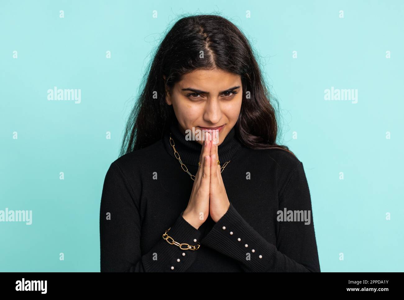 Sneaky cunning indian arabian woman with tricky face gesticulating ...