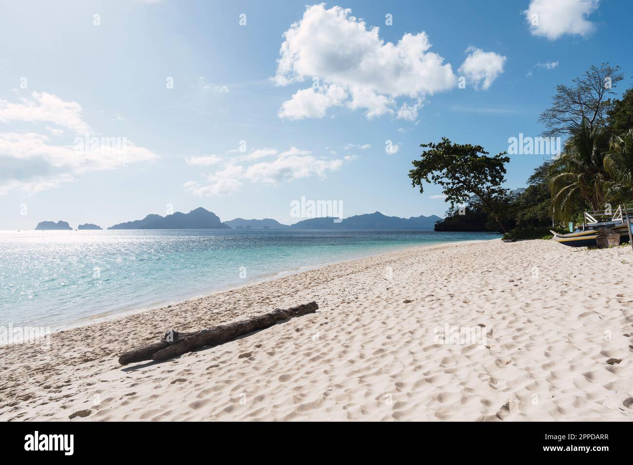 Empty island beach on sunny hi-res stock photography and images - Alamy