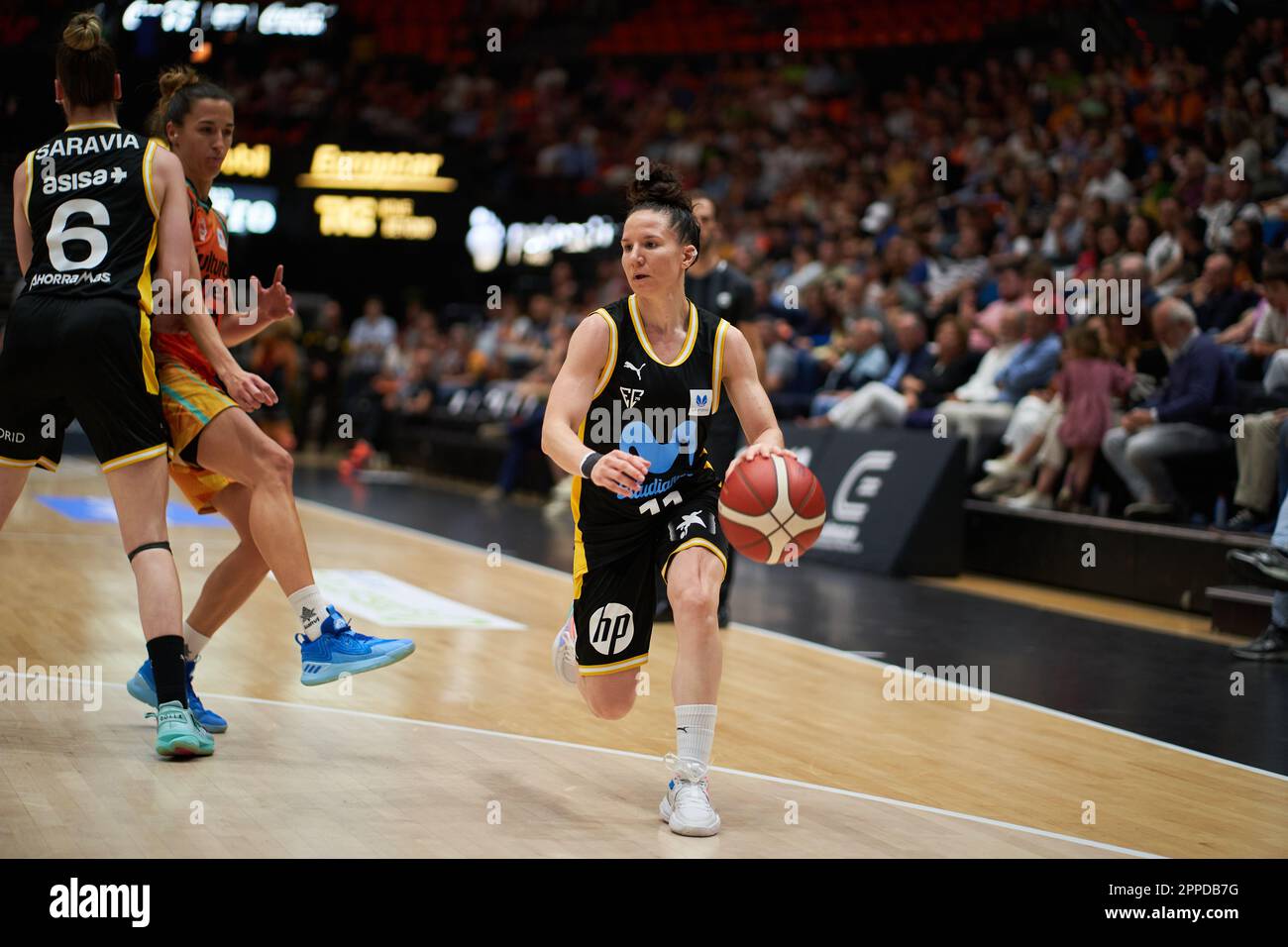 Chicas estudiantes hi-res stock photography and images - Alamy