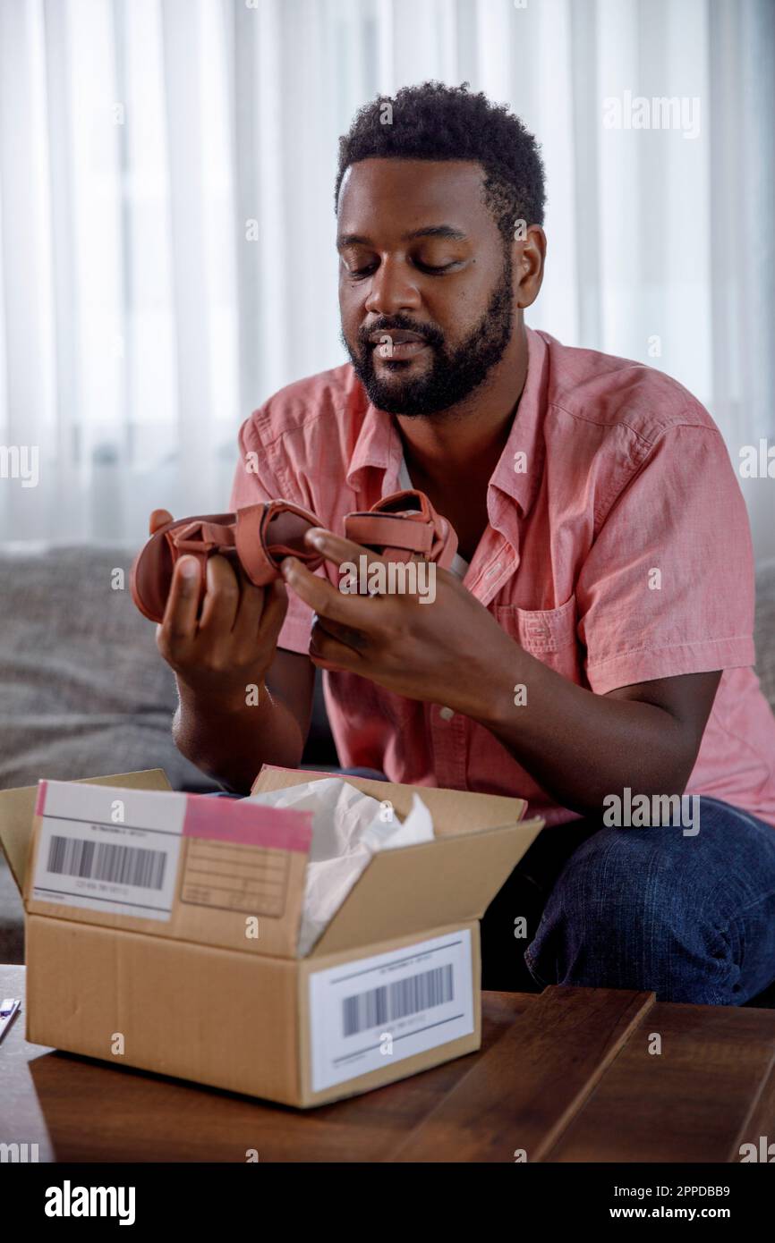 Unboxing hi-res stock photography and images - Alamy