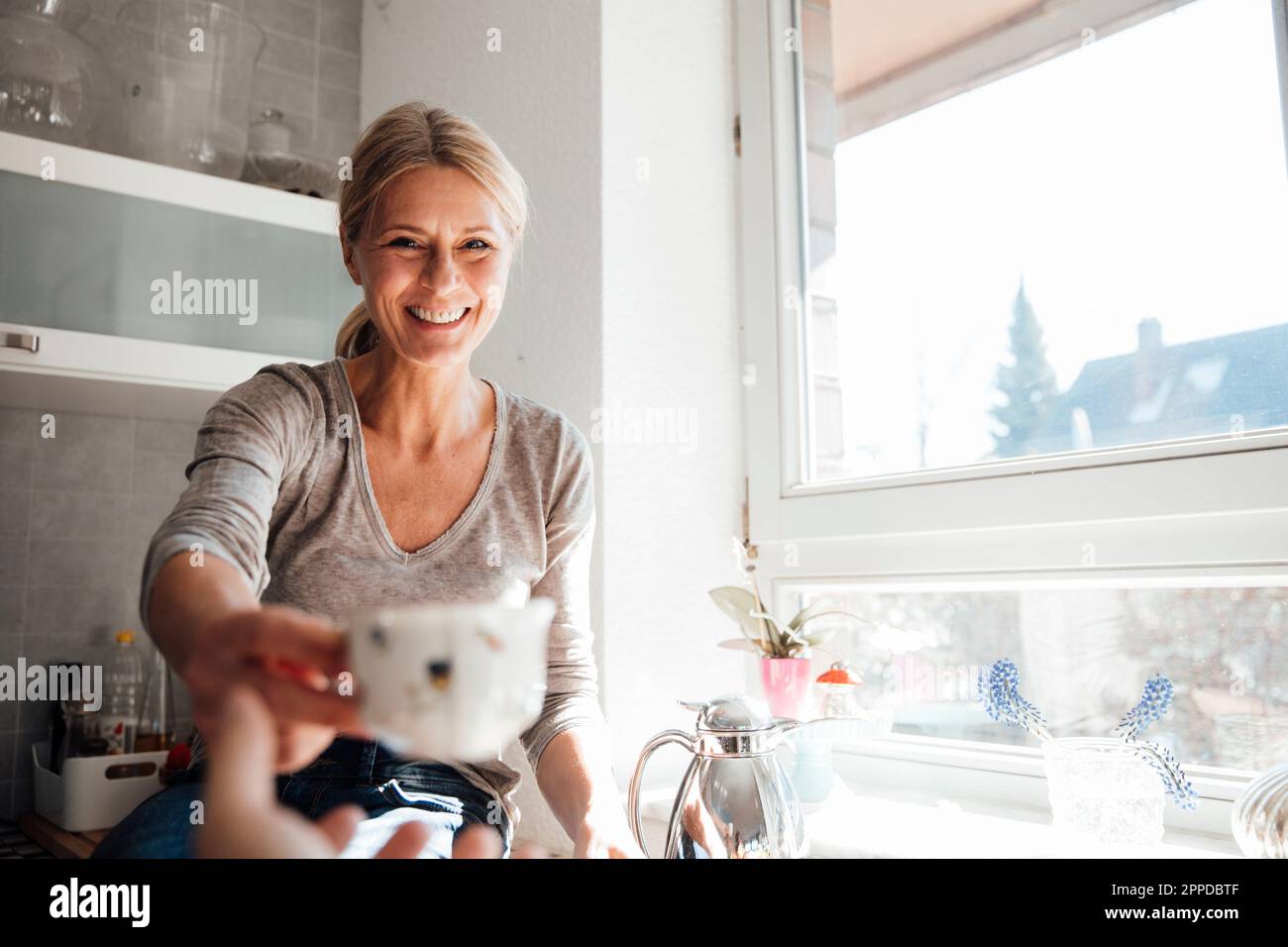 Woman serving men hi-res stock photography and images - Alamy