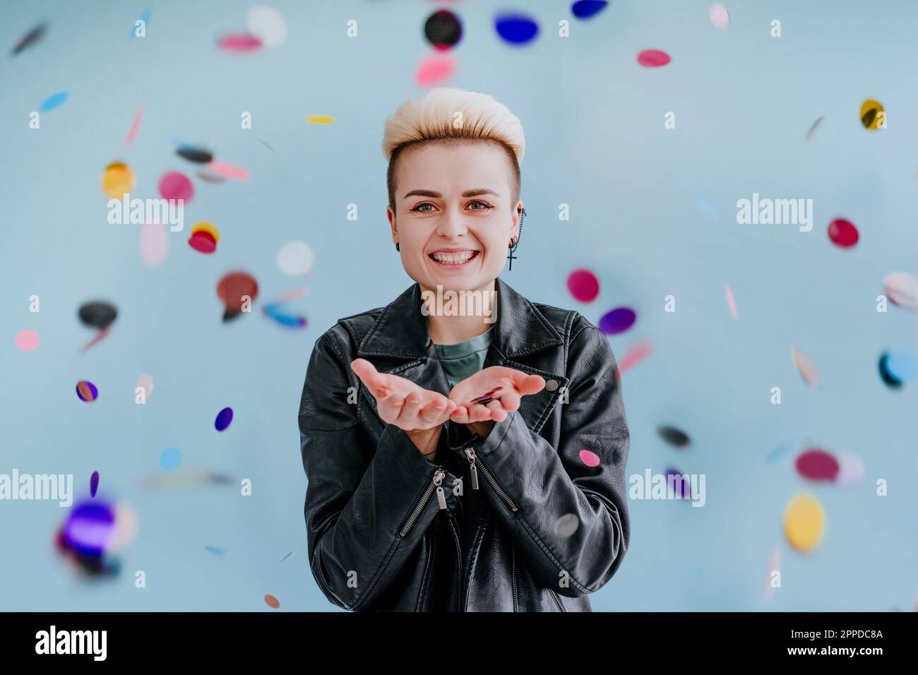 People throwing confetti party hi-res stock photography and images - Alamy
