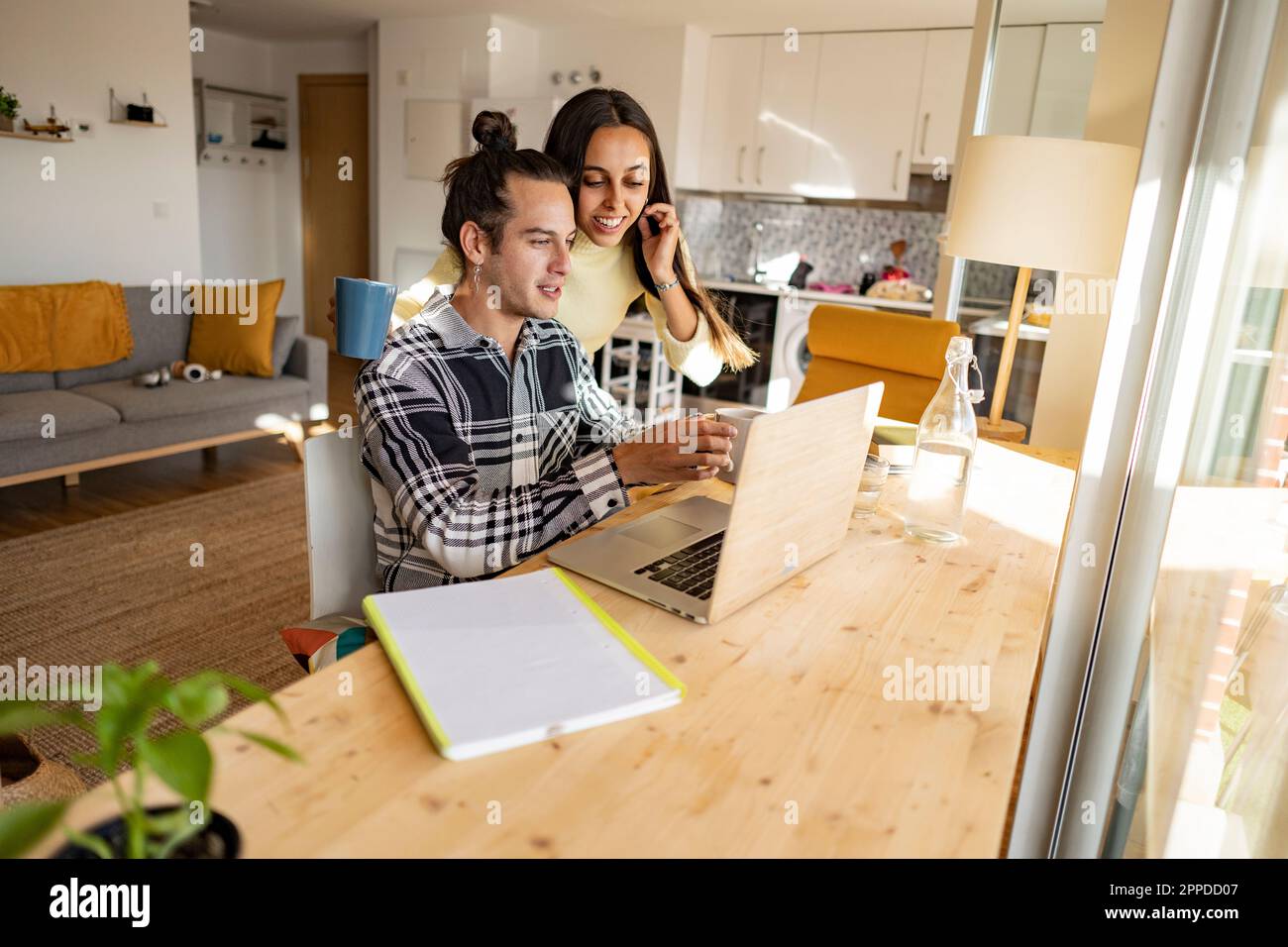 Couple discussion home couple hi-res stock photography and images - Alamy