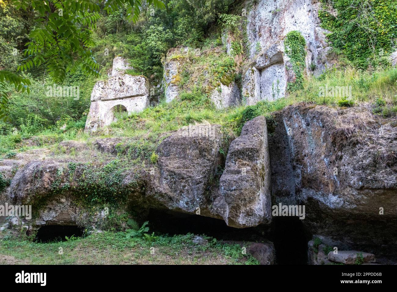 Old stone structure structures hi-res stock photography and images - Alamy