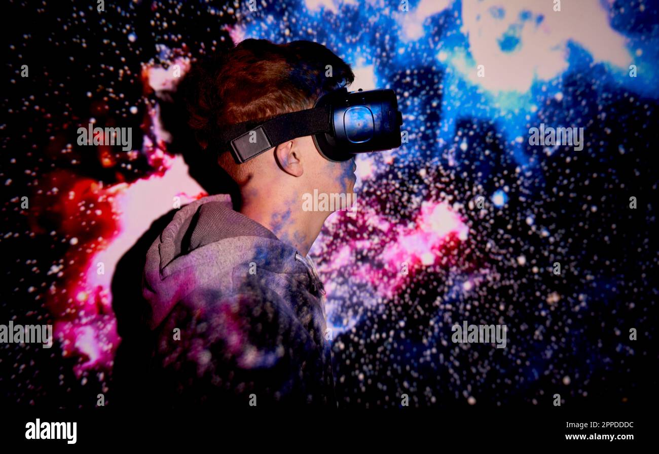 Front projection hi-res stock photography and images - Alamy