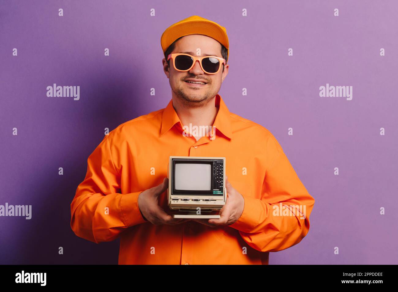 Vintage tv set hi-res stock photography and images - Alamy