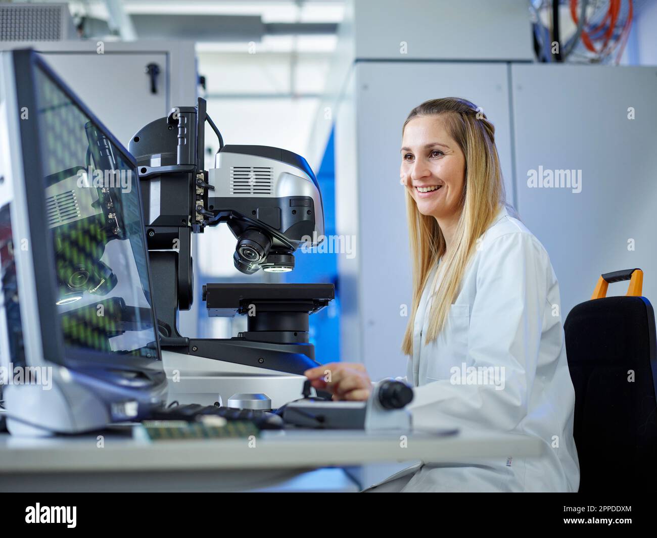 Computer facility hi-res stock photography and images - Alamy
