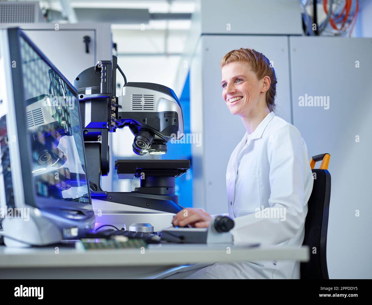 Happy scientist using desktop PC at E-Laboratory Stock Photo - Alamy